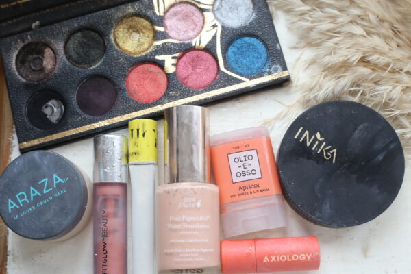 60 Clean Makeup Brands (Ultimate Guide to Organic Makeup) – ORGANIC ...